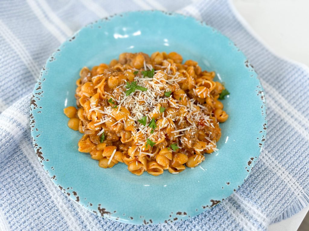 Italian Shells with Sausage - Julia Pacheco