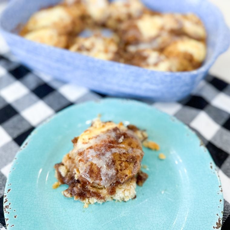 Cinnabon Cake - Julia Pacheco